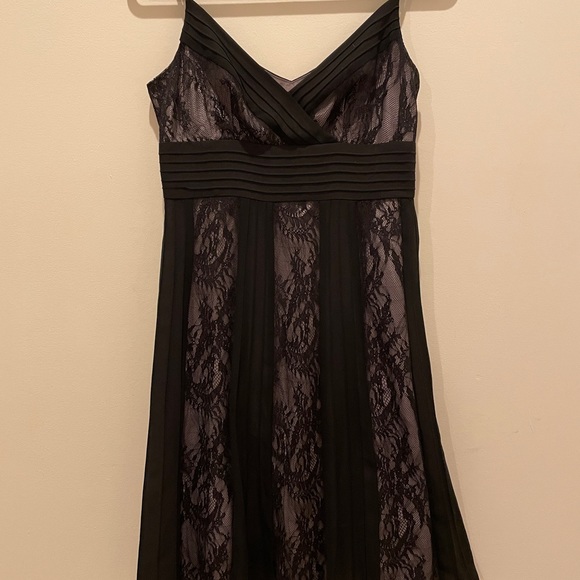 LOFT | Dresses | Loft Black Lace Pleated Chiffon Satin Formfitting ...